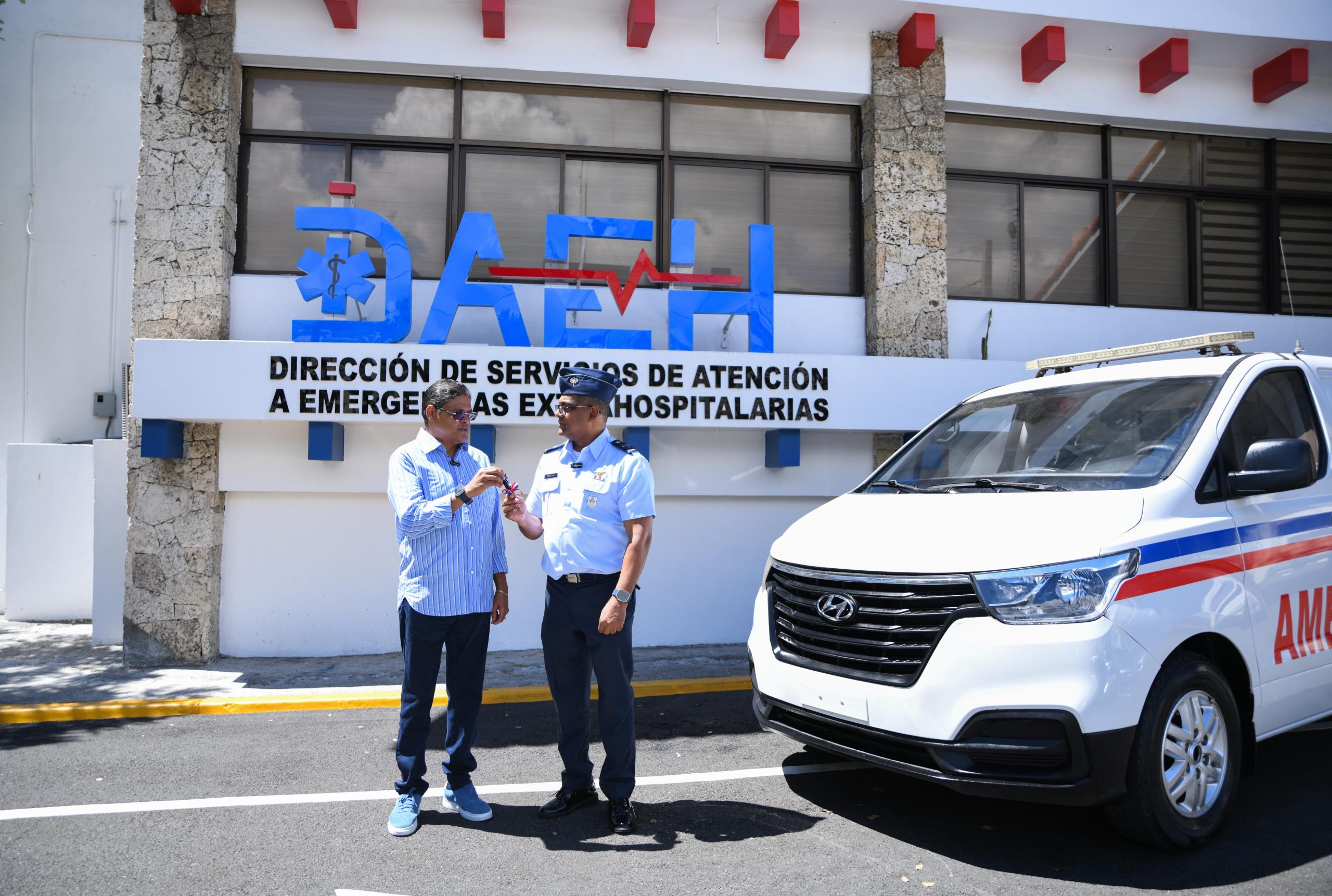 DAEH dona ambulancia a hospital Ramón de Lara – El Nuevo Diario ...