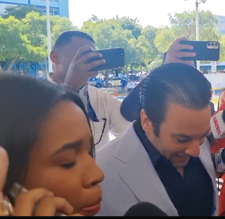 Jochi Gómez al llegar al interrogado en la PGR: “Vamos a responder todo ...
