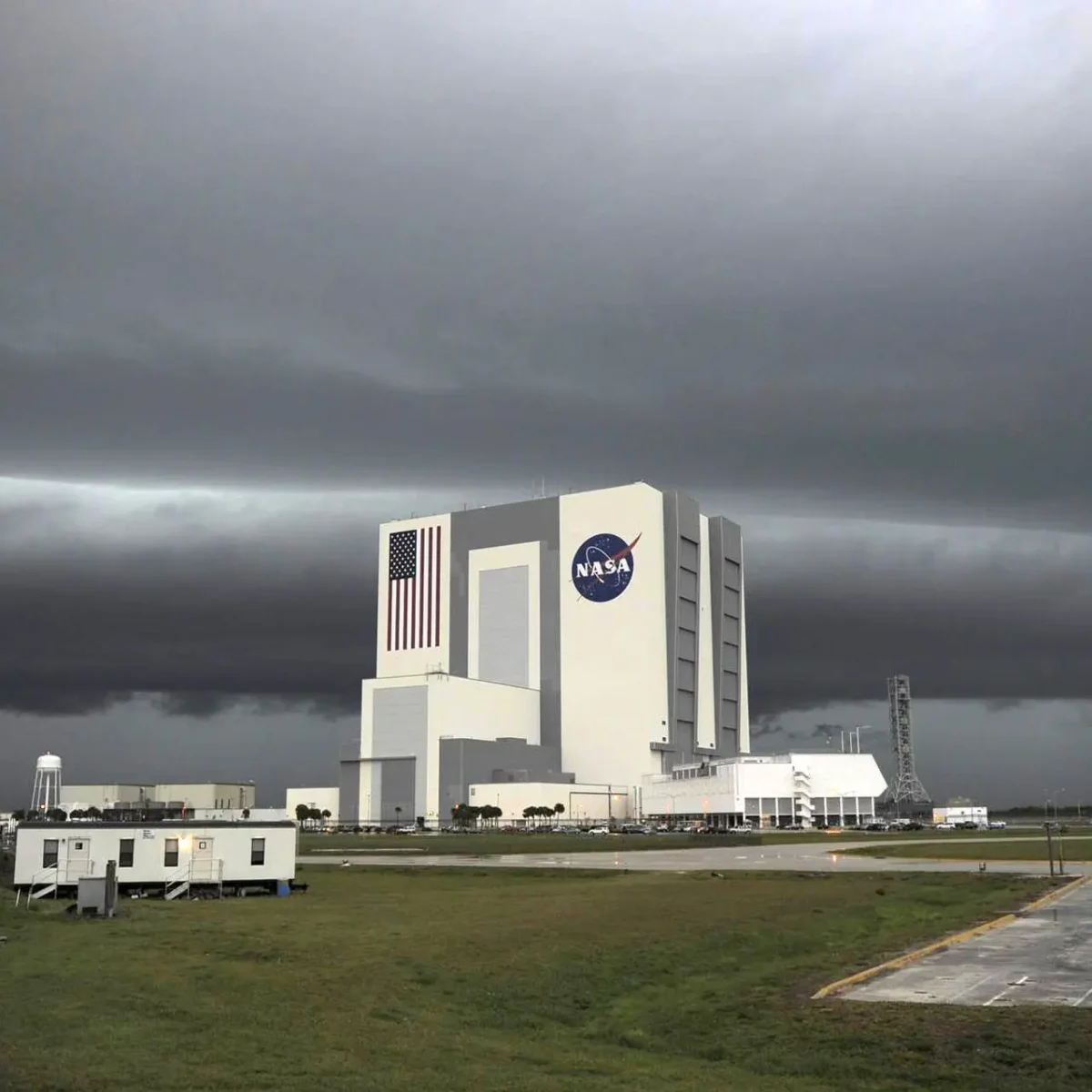 El Centro Espacial Kennedy de Florida cierra ante la inminente llegada ...