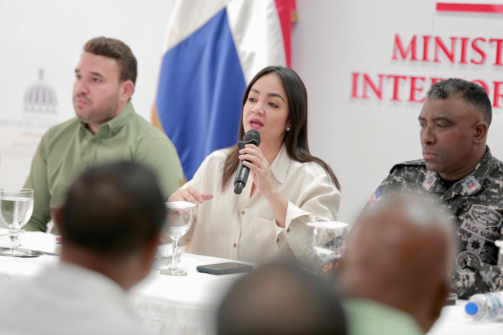 Faride Raful explica a comerciantes sobre beneficios del operativo ...