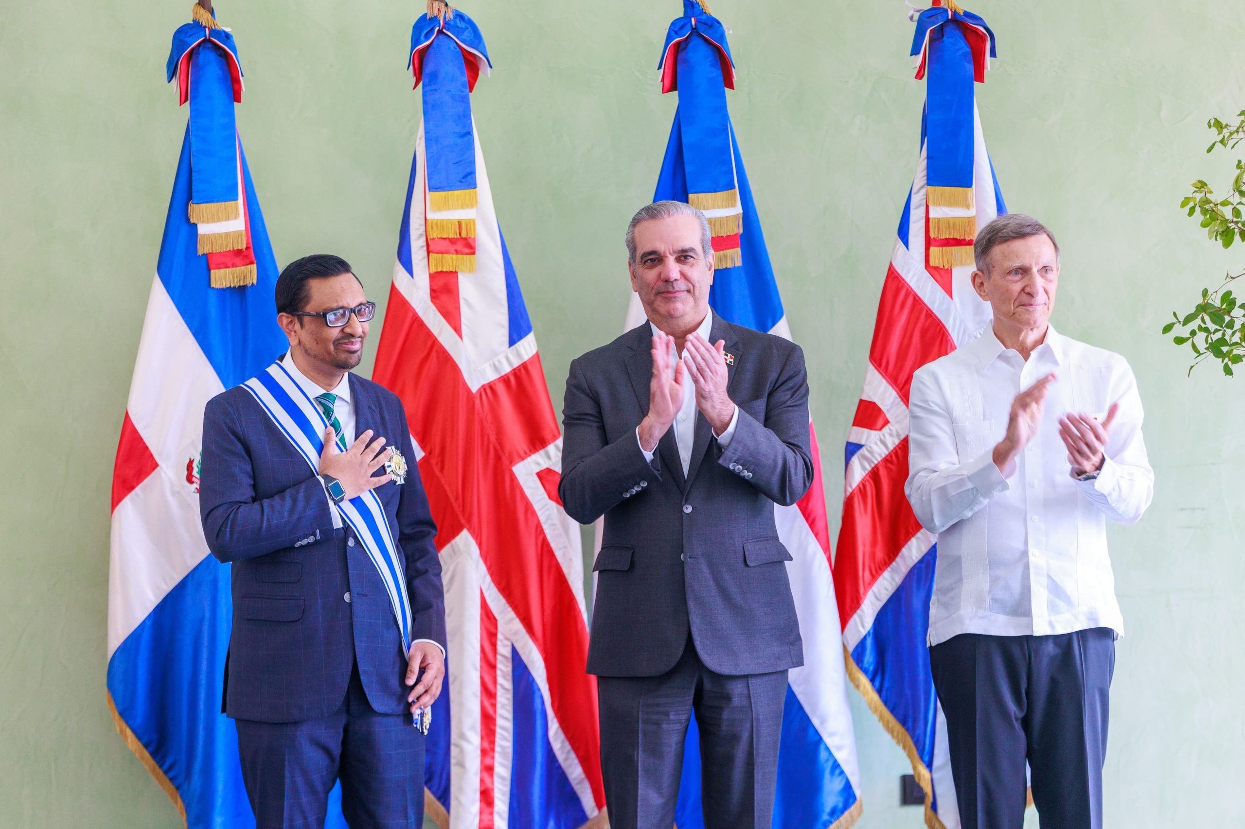 Embajador Reino Unido destaca liderazgo democrático de Abinader debe ...