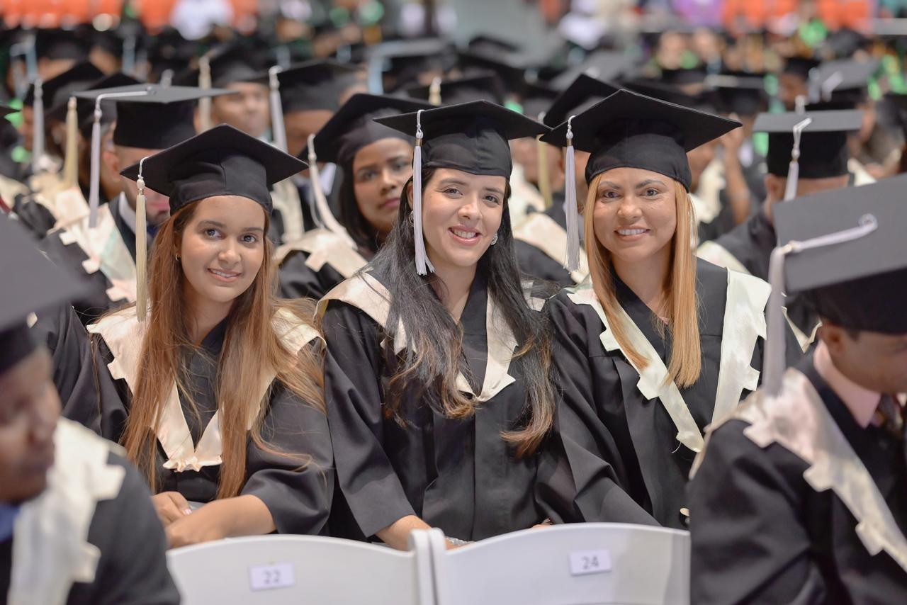 UTESA entrega 804 nuevos profesionales a la sociedad y suma más de 148 ...