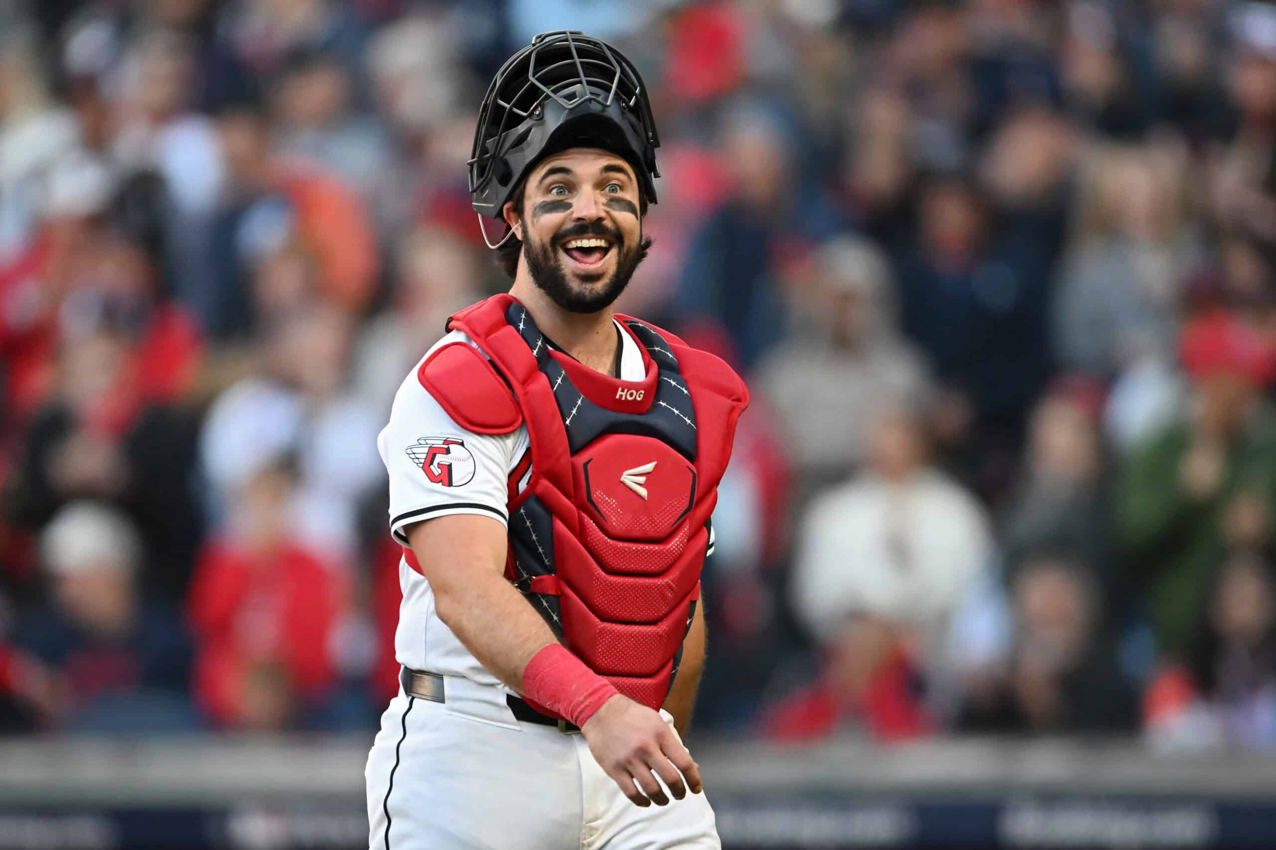 Guardianes retienen a Austin Hedges con un contrato de una temporada ...