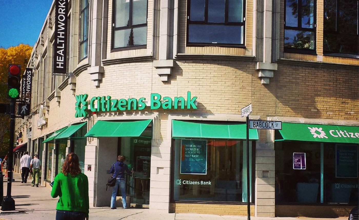 Tres cajeras dominicanas roban presuntamente US$90,000 dólares de un banco en Boston – El Nuevo ...