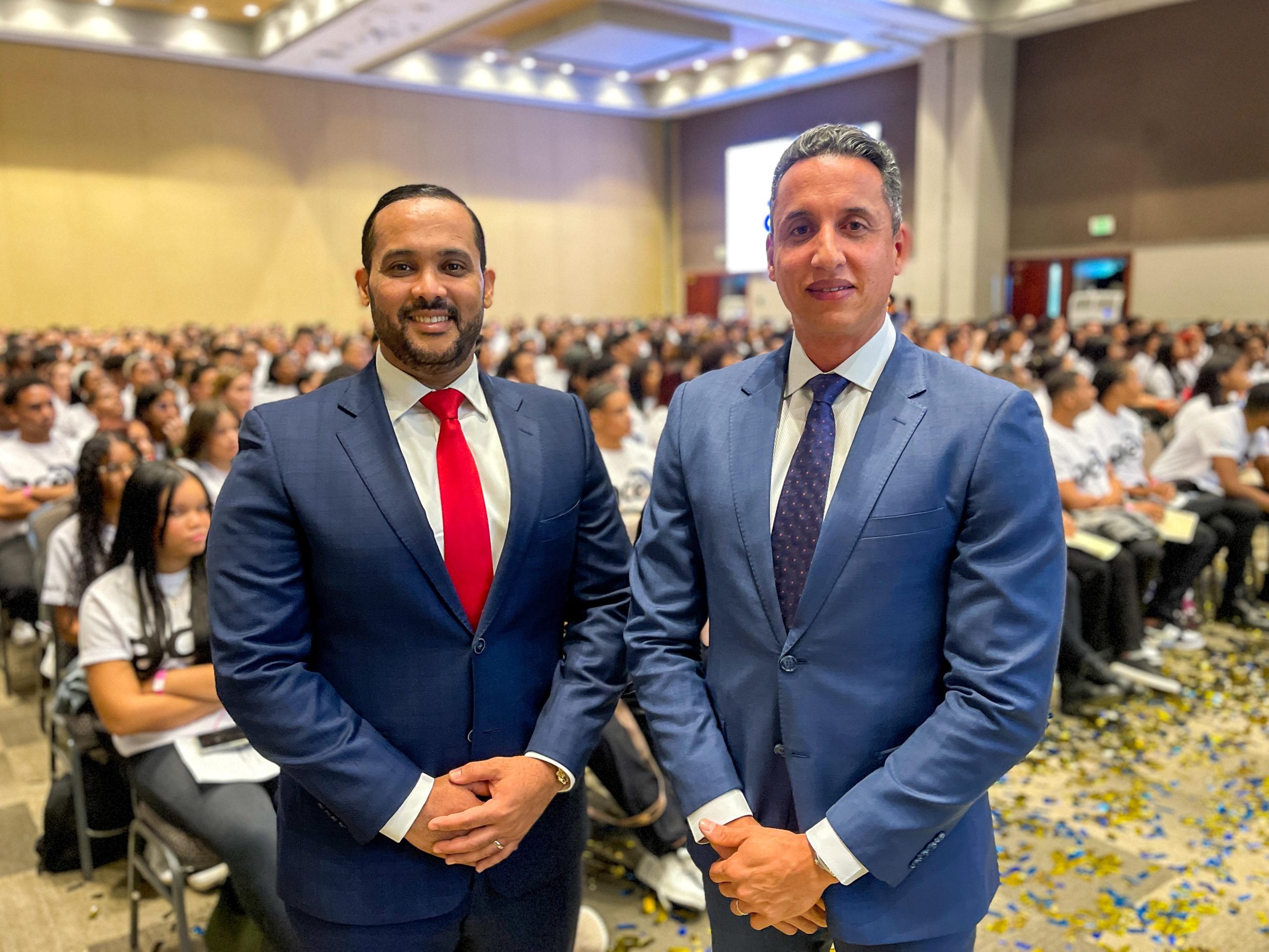 Jóvenes dominicanos viajarán a EE. UU. para trabajar en verano 2025 a ...