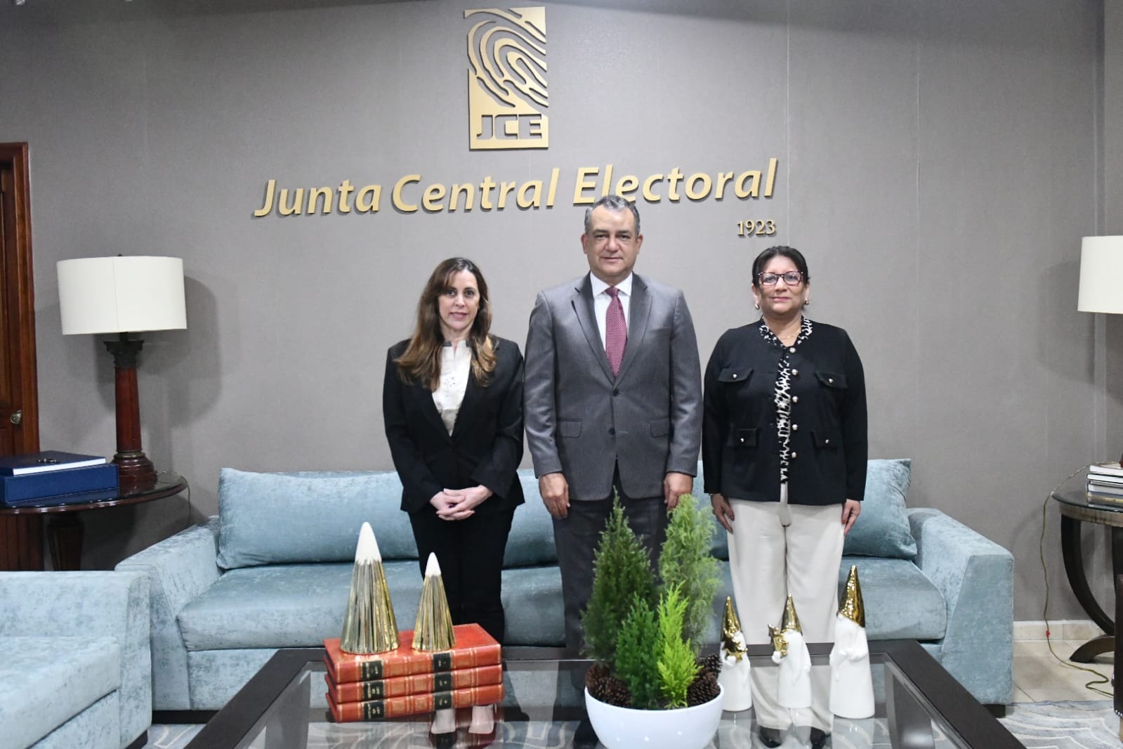 Misión OEA realiza levantamiento sobre norma ISO en la JCE; Román ...