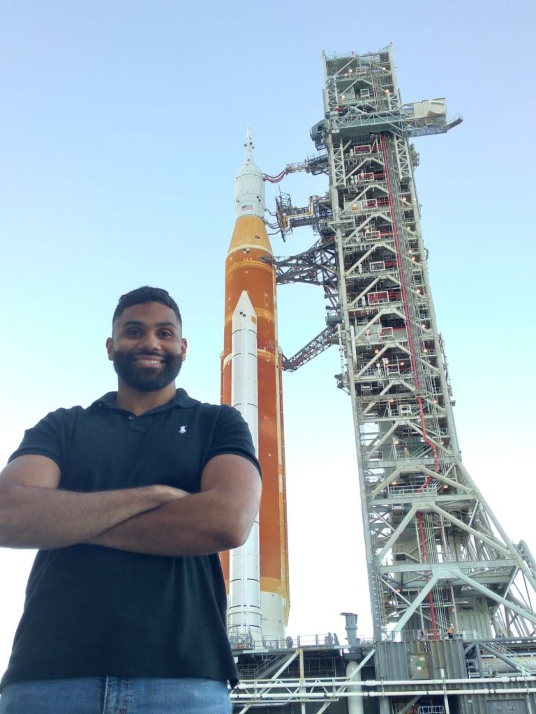 “Del supermercado a la NASA, Michael Guzmán soñando con ser el primer ...