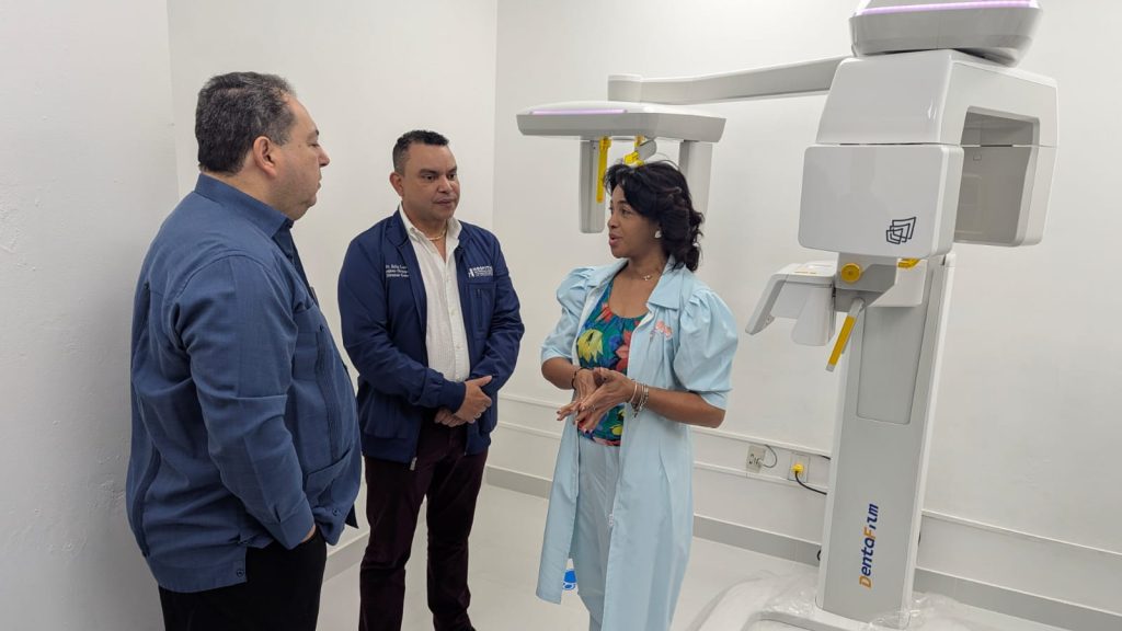 Ney Arias Lora inaugura Unidad de Tomografía y Radiografía Panorámica Mario Lama – El Nuevo ...