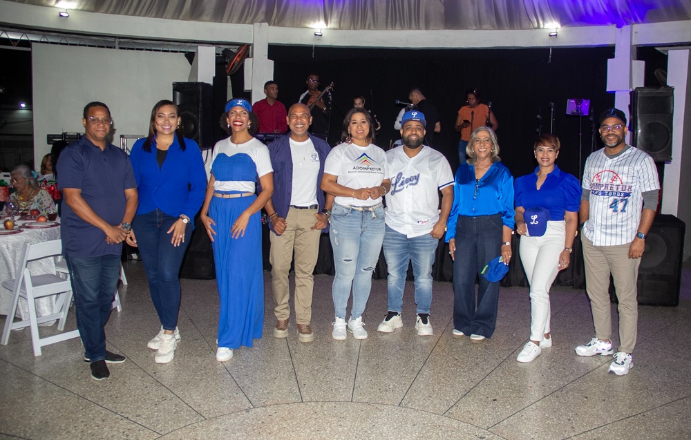 Adompretur recibe el 2025 con un agasajo lleno de alegría y ...