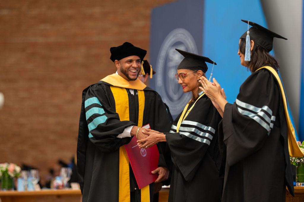 Pucmm entrega 874 nuevos profesionales con un llamado a la ética y la ...