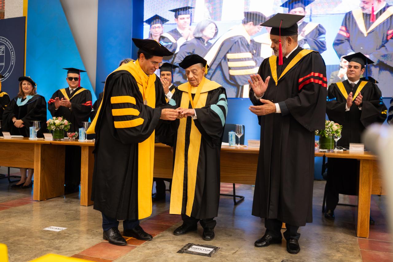 Pucmm entrega 874 nuevos profesionales con un llamado a la ética y la ...