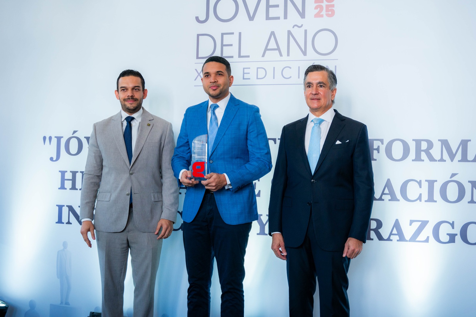 Ministro de la Juventud es reconocido en la XIII Edición del Premio Joven del Año – El Nuevo ...