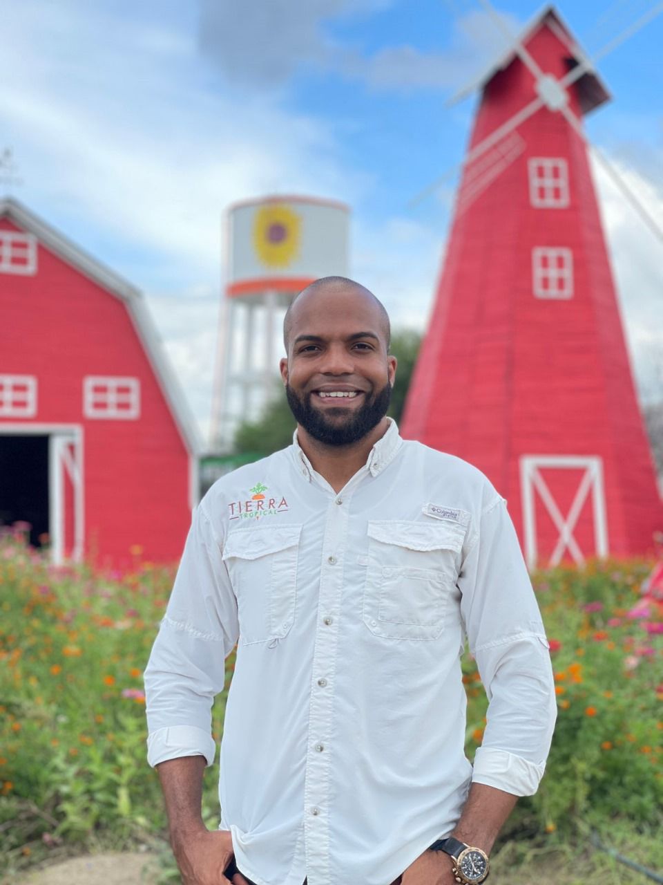 Juan Carlos Almonte, gerente de Tierra Tropical, recibe el Premio ...