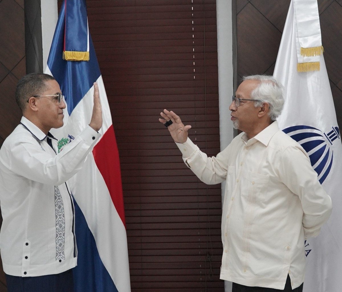 Juramentan al nuevo director de Infraestructura Escolar, Roberto ...