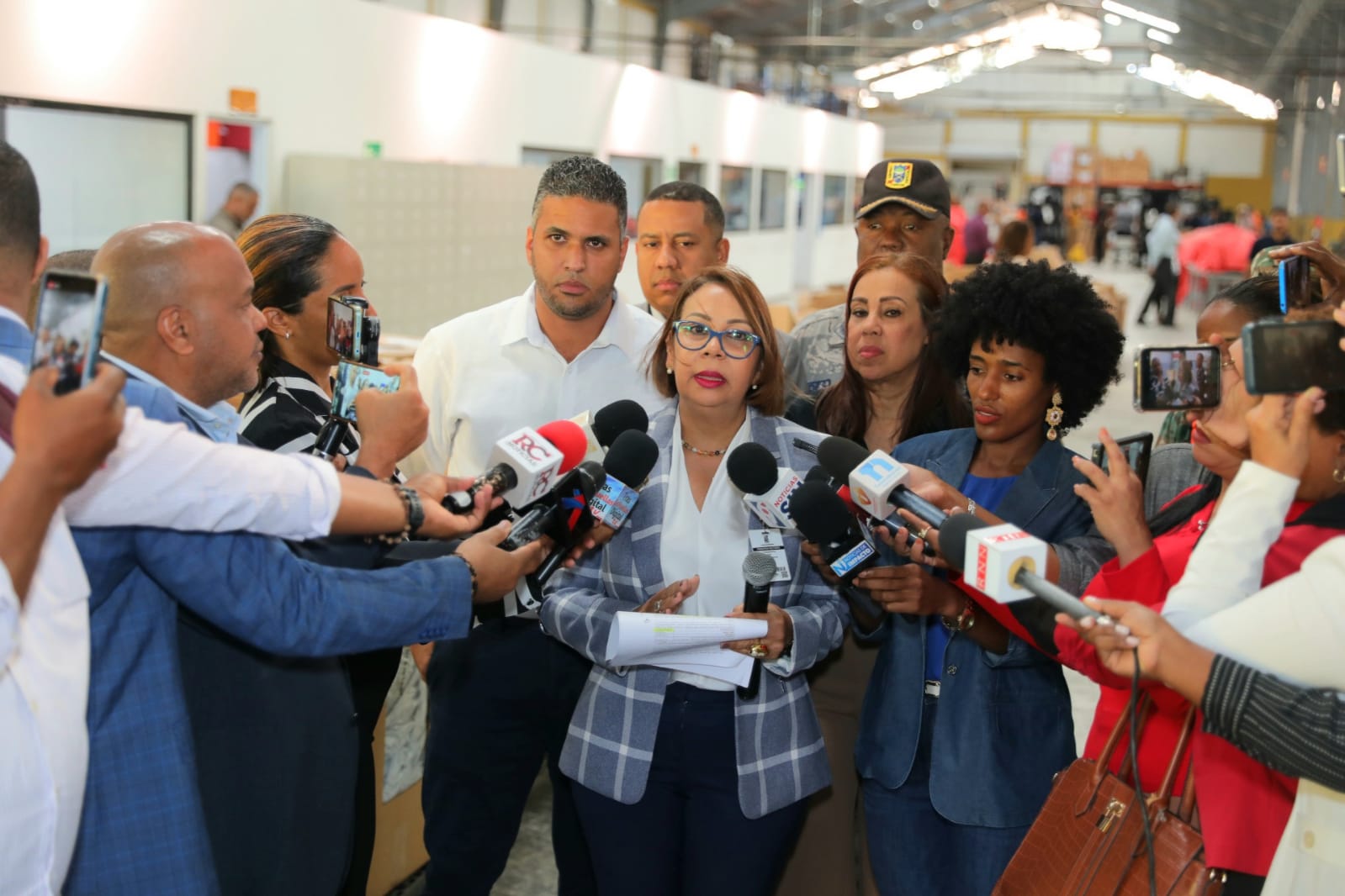 JCE inicia proceso trituración de material sobrante en elecciones mayo ...