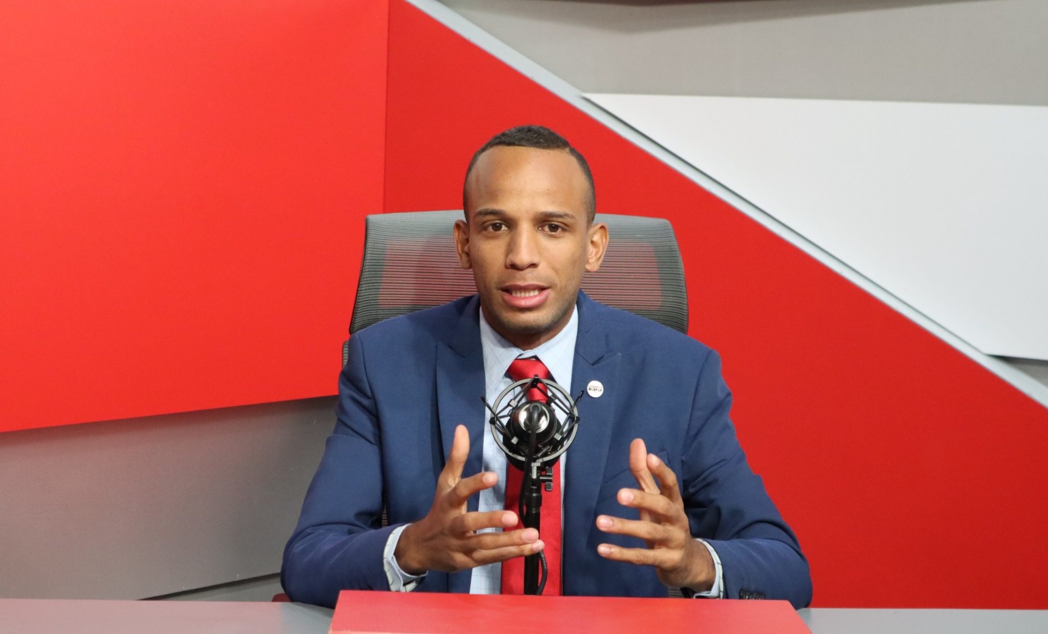 Edward Ramírez a Abinader: Muchos funcionarios sólo van a las ...