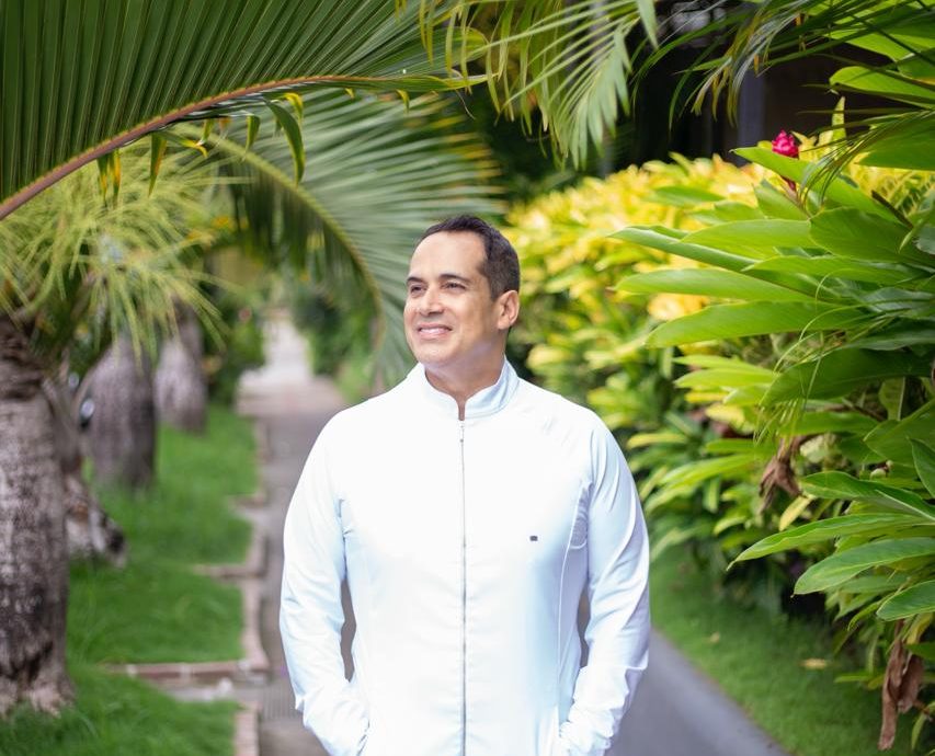 Doctor Samir Babour especialista en odontología inaugura ...