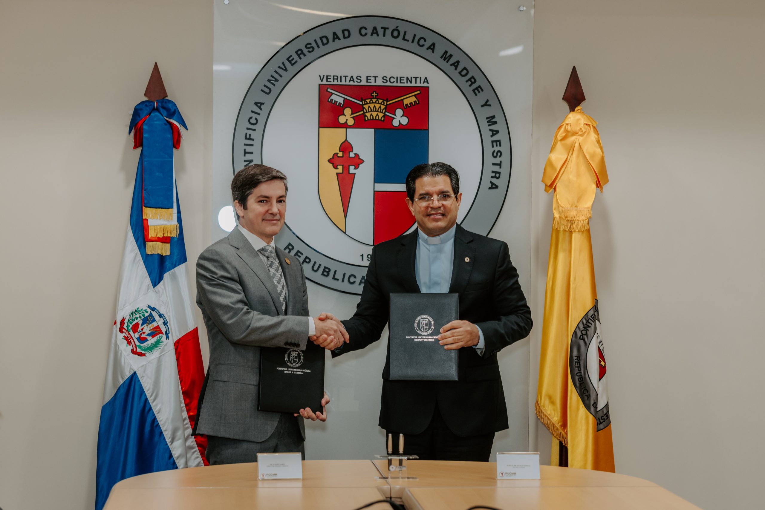 Pucmm y Cemdoe fortalecerán formación en salud – El Nuevo Diario ...