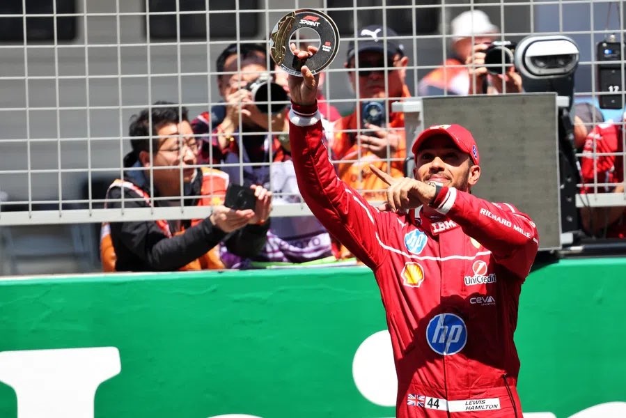 Lewis Hamilton se alza con la victoria en la carrera al esprint del GP ...