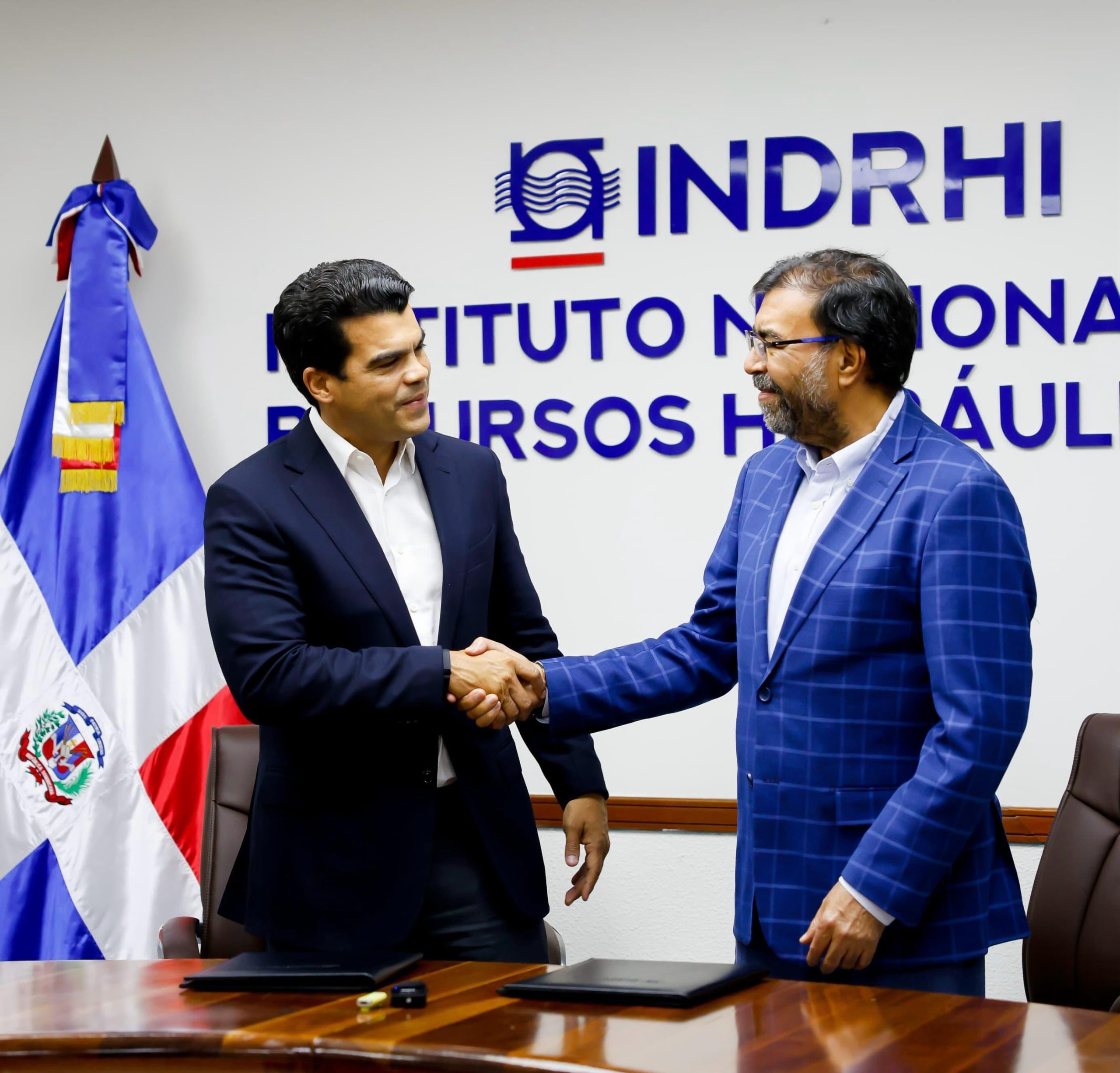Indrhi entrega camiones valorados en RD$21 MM a Inapa para el proyecto ...