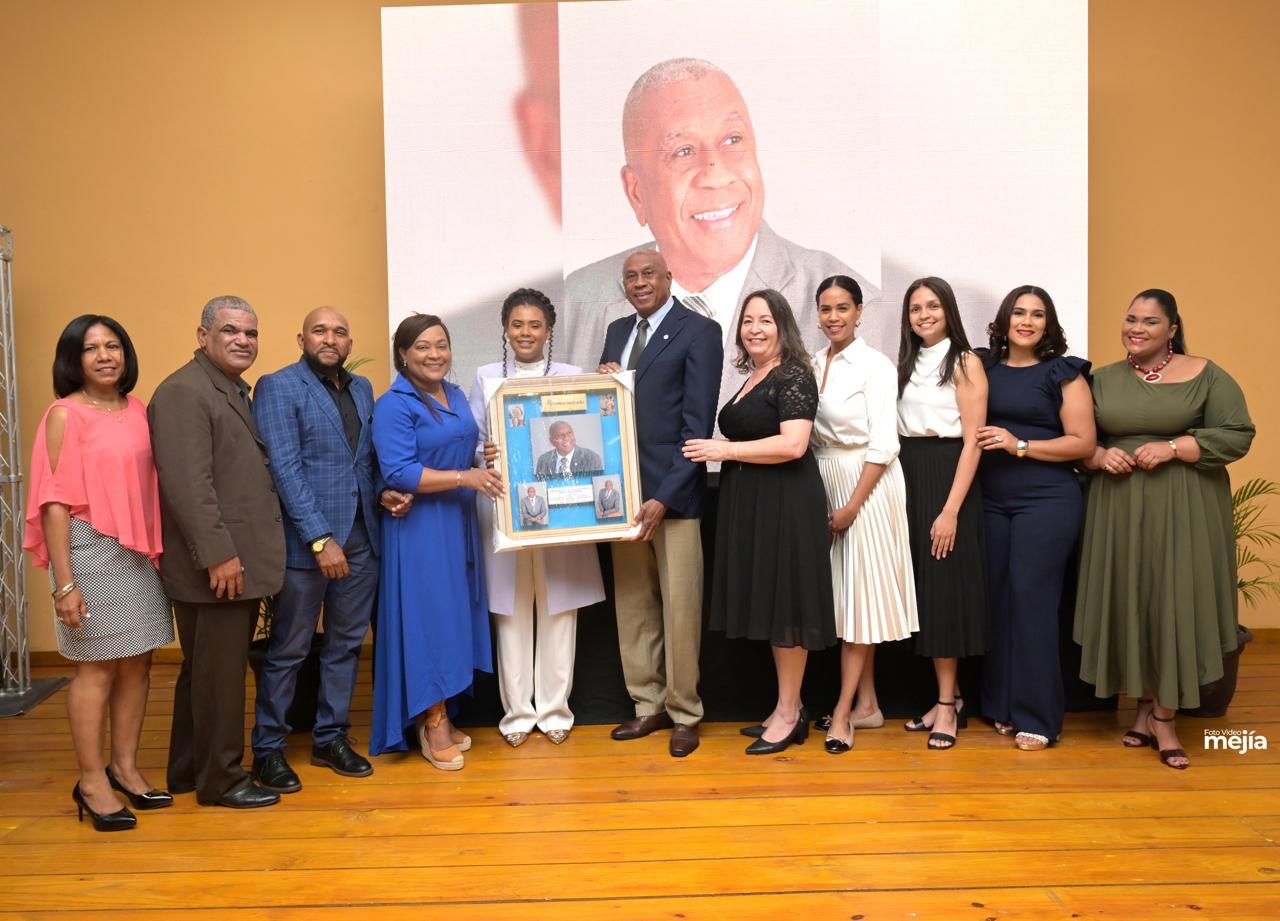 Escuela de locución María Isabel Berroa realiza tercera graduación ...