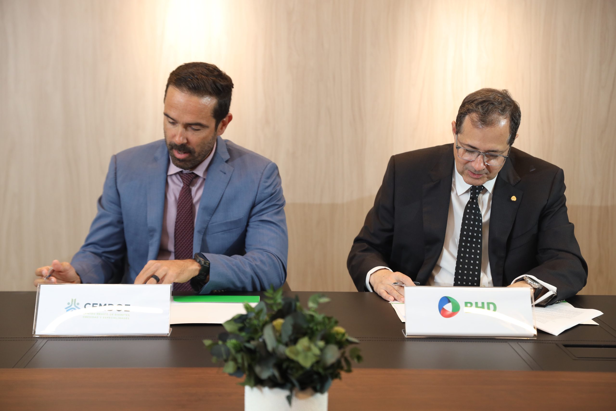 BHD y Cemdoe firman acuerdo para ampliación de infraestructura y ...