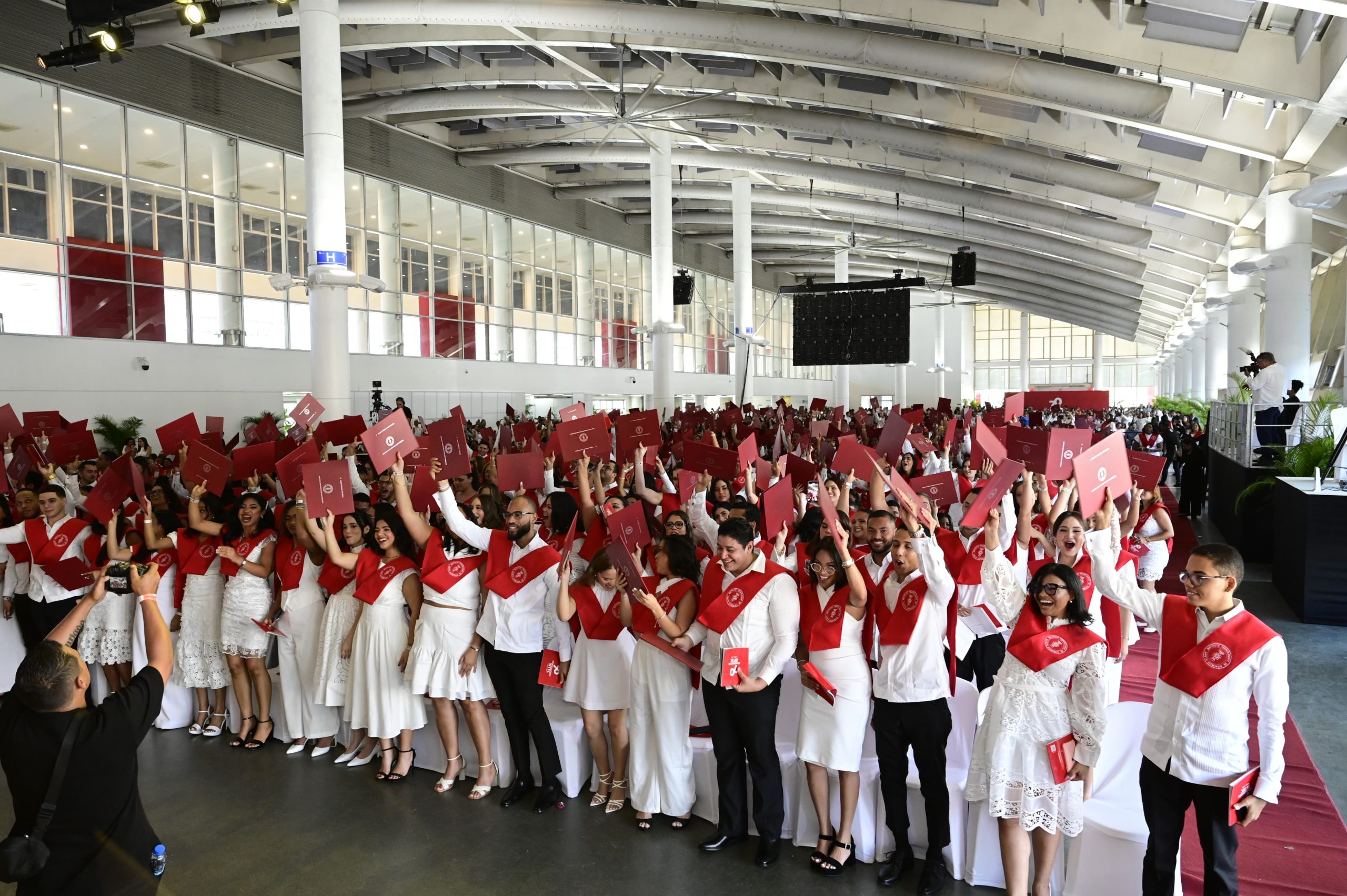 Intec llama graduandos a liderar una cultura de previsión y combate de los riesgos – El Nuevo ...