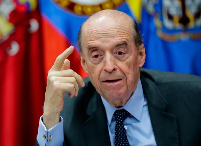 Excanciller colombiano Álvaro Leyva dice que Petro tiene problema de ...