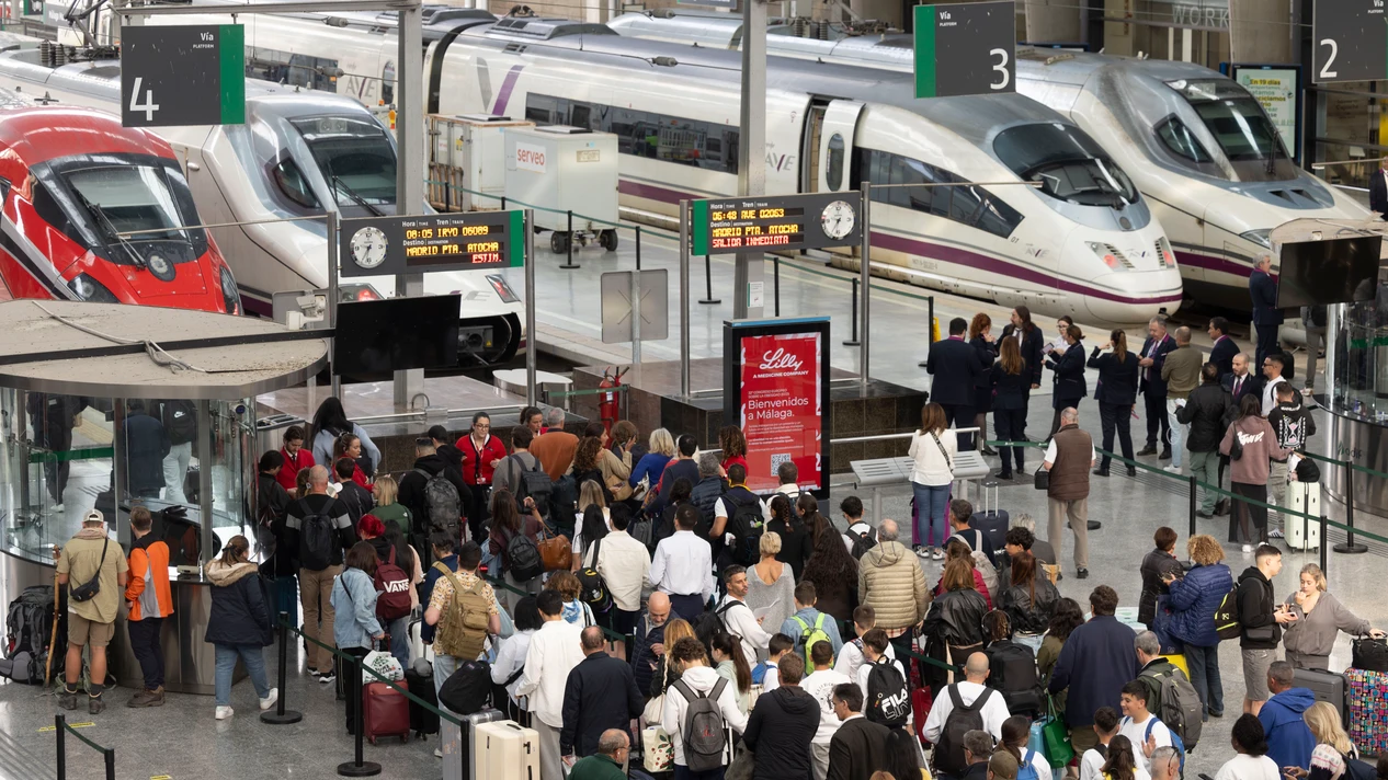 Robo de cables en España deja a 11,000 viajeros sin tren durante horas ...