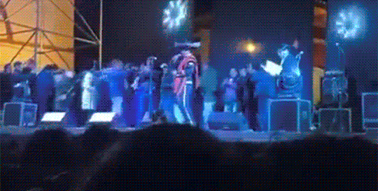 (VIDEO) Al menos 12 heridos tras colapsar escenario durante serenata ...