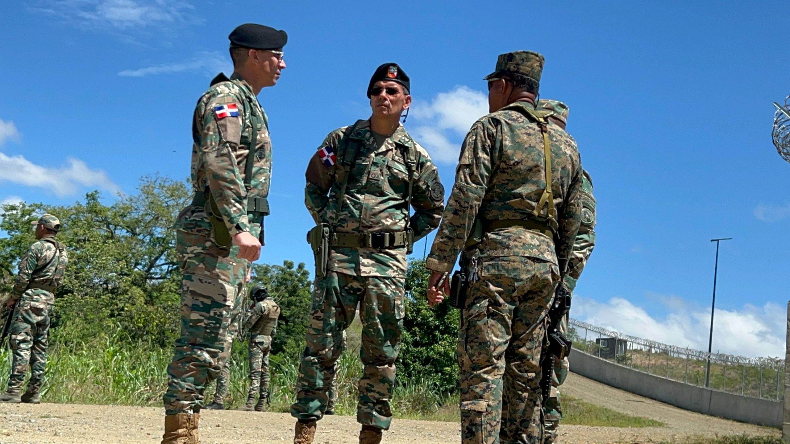 Comandante ERD supervisa zona fronteriza ante crisis en Sur de Haití ...