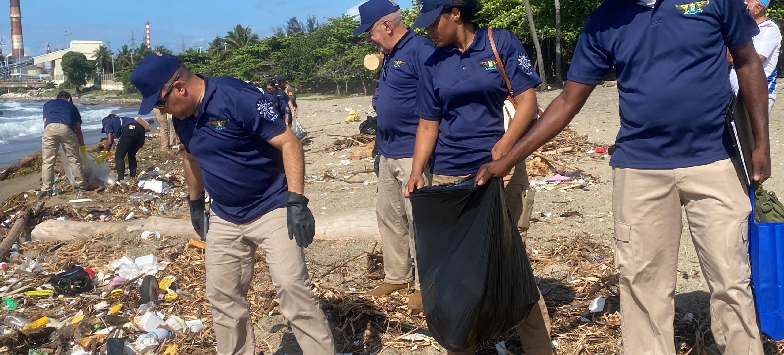 EGDC del Ministerio de Defensa realiza jornada de limpieza en la playa ...