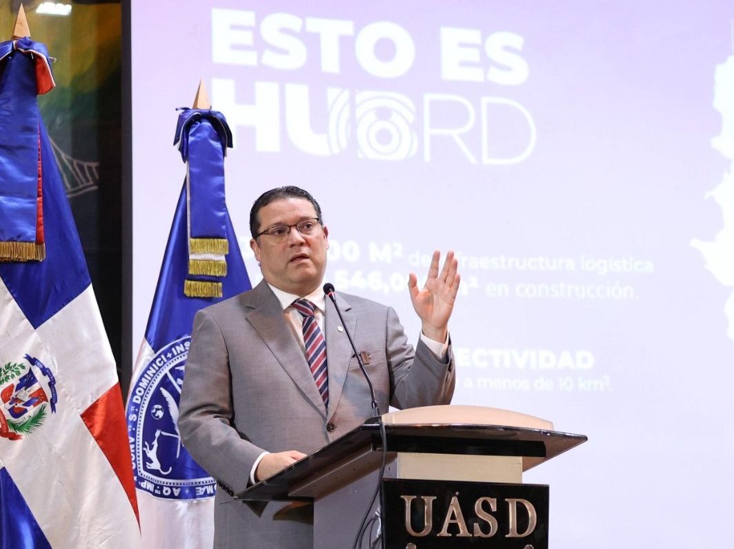 Director de Aduanas dice a estudiantes de la UASD que logística será el ...