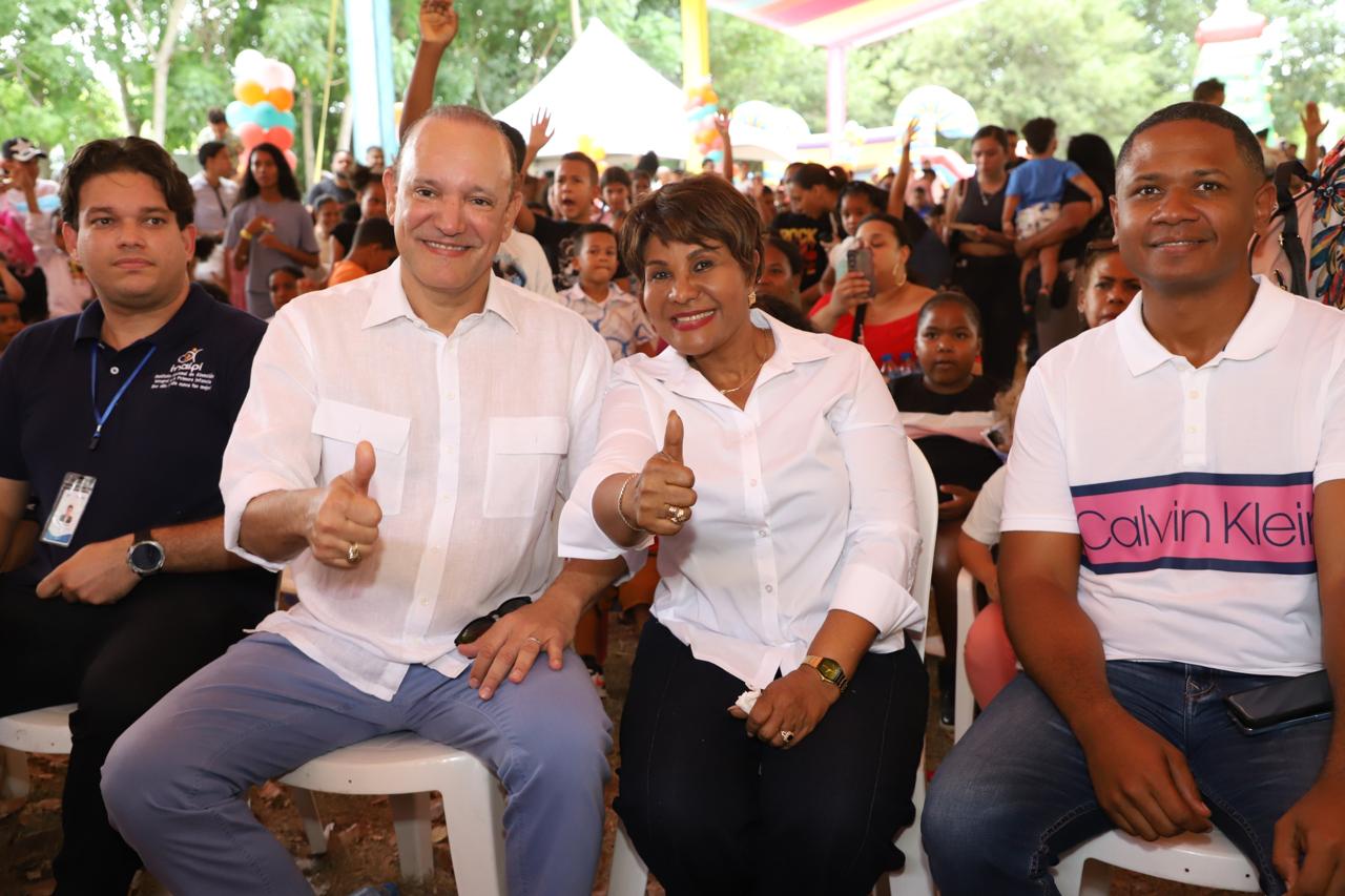 Josefa Castillo: El presidente y primera dama tienen sus ojos y corazón ...