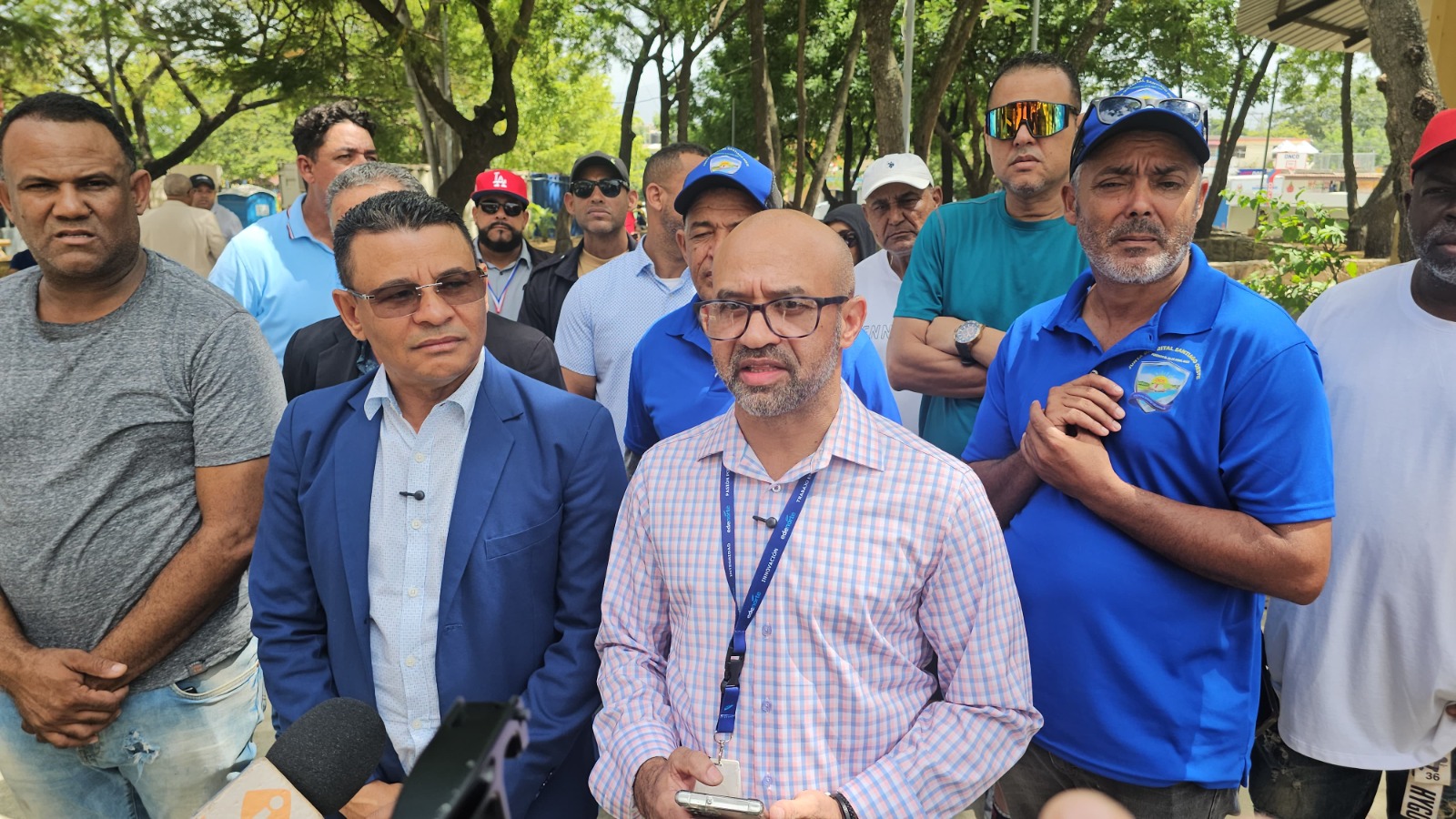 EDENORTE coloca luminarias en 13 sectores de Santiago Oeste para ...