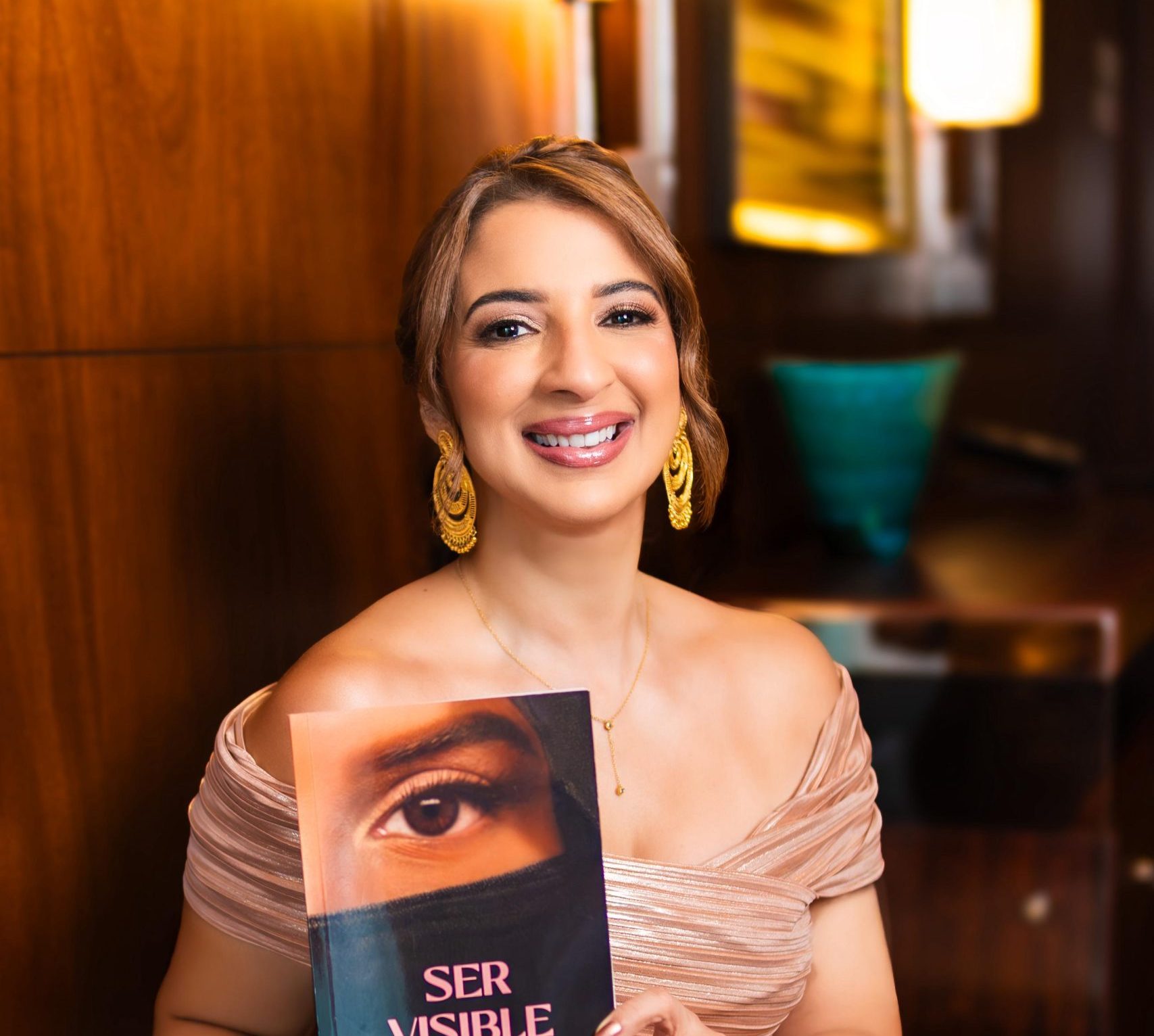 Gisel Castillo presenta su primer libro «Ser Visible» sobre ...