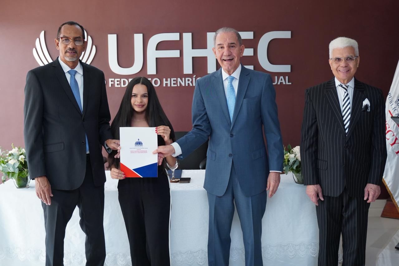 Ufhec recibe a 91 nuevos becados del Mescyt en programas de grado y ...