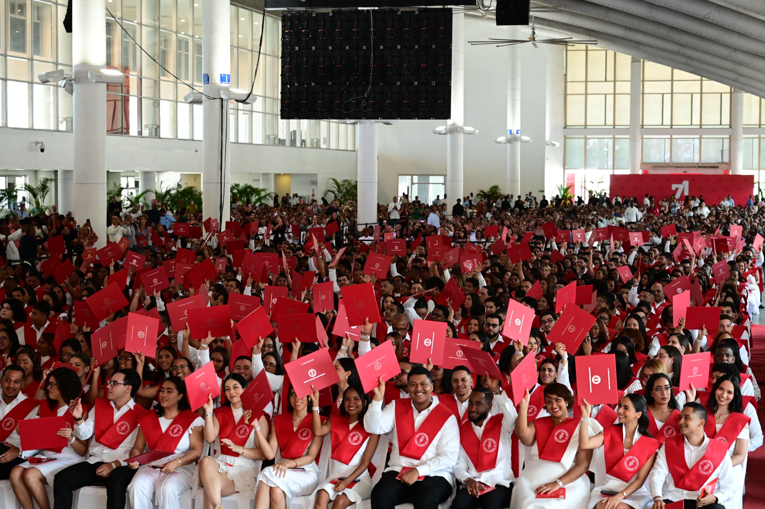 Intec gradúa a 763 nuevos profesionales de grado y postgrado – El Nuevo Diario (República ...